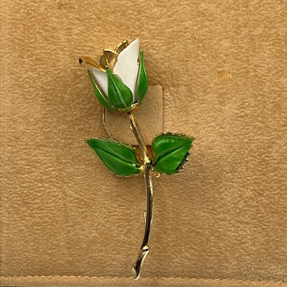 giovanni | Jewelry | Vintage Giovanni White Enamel Rose Brooch | Poshmark
